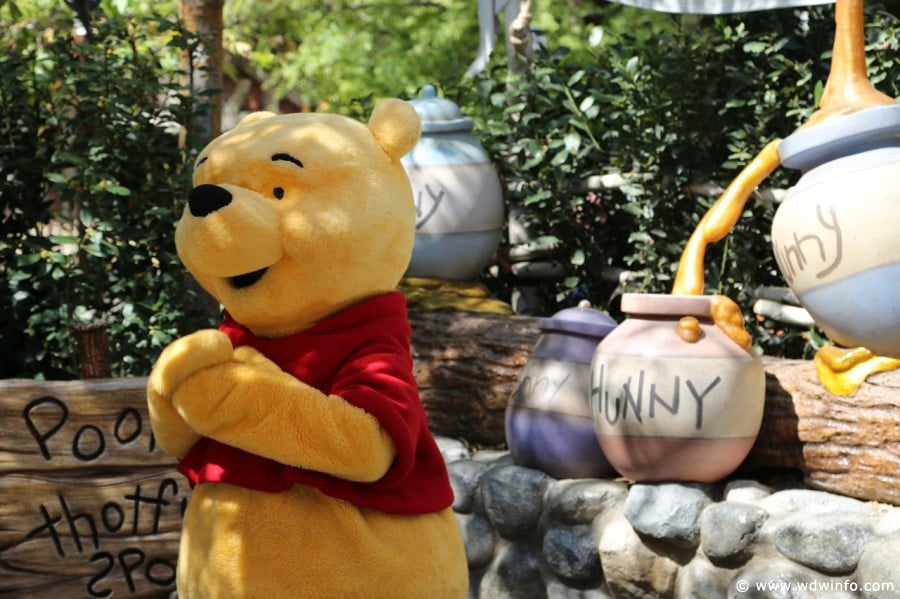 3 Reasons Why Disneyland’s Character Experiences Are Better The DIS