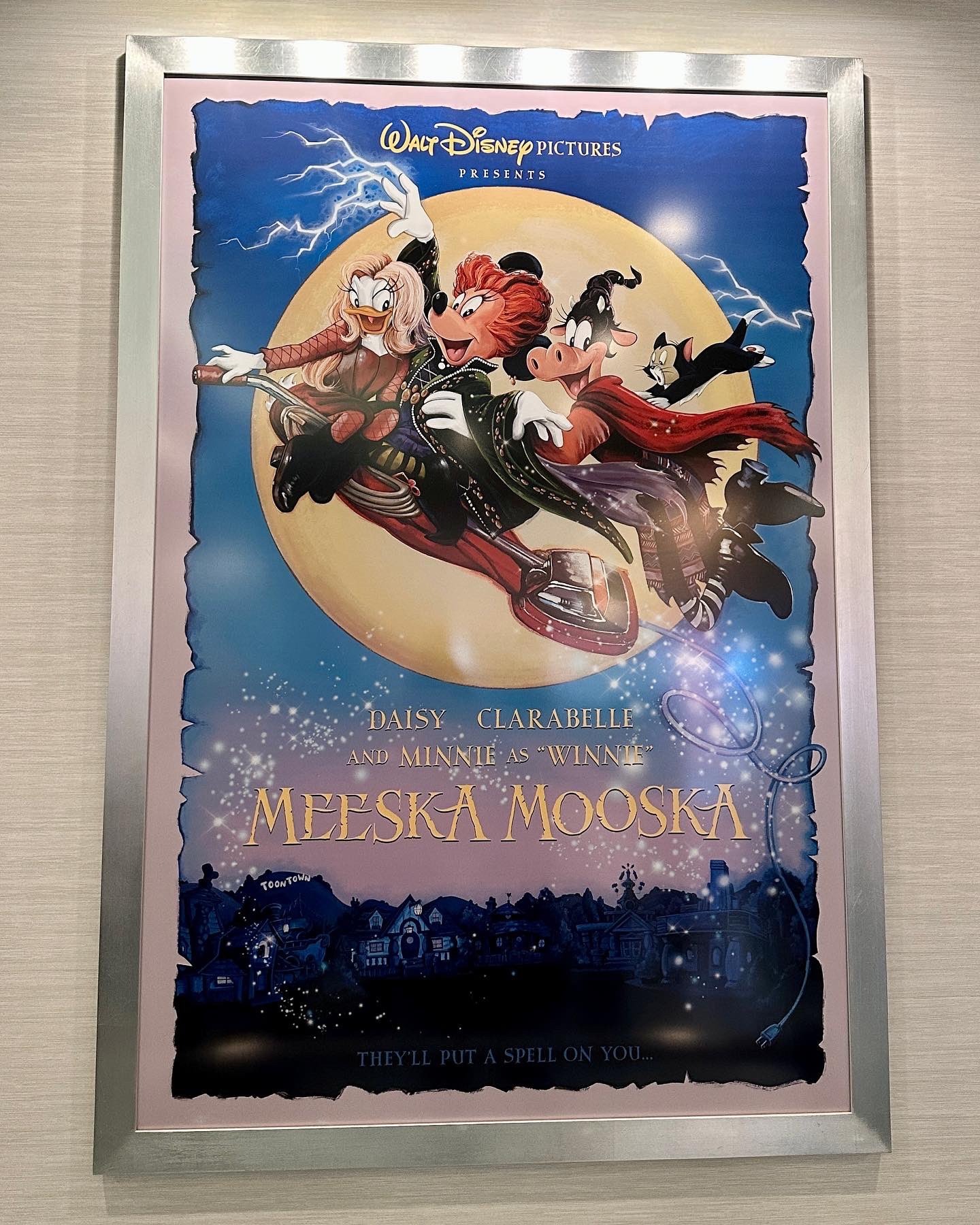 Disneyland Shares First Look Inside Mickey & Minnie’s Runaway Railway ...