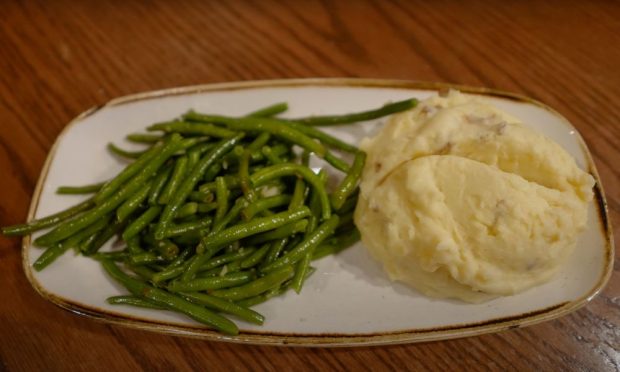 Disney Dining Review: A Thanksgiving-Inspired Meal at Liberty Tree ...
