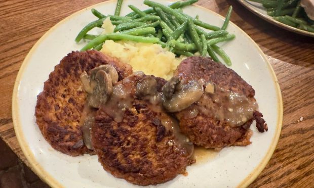 Disney Dining Review: A Thanksgiving-Inspired Meal at Liberty Tree ...