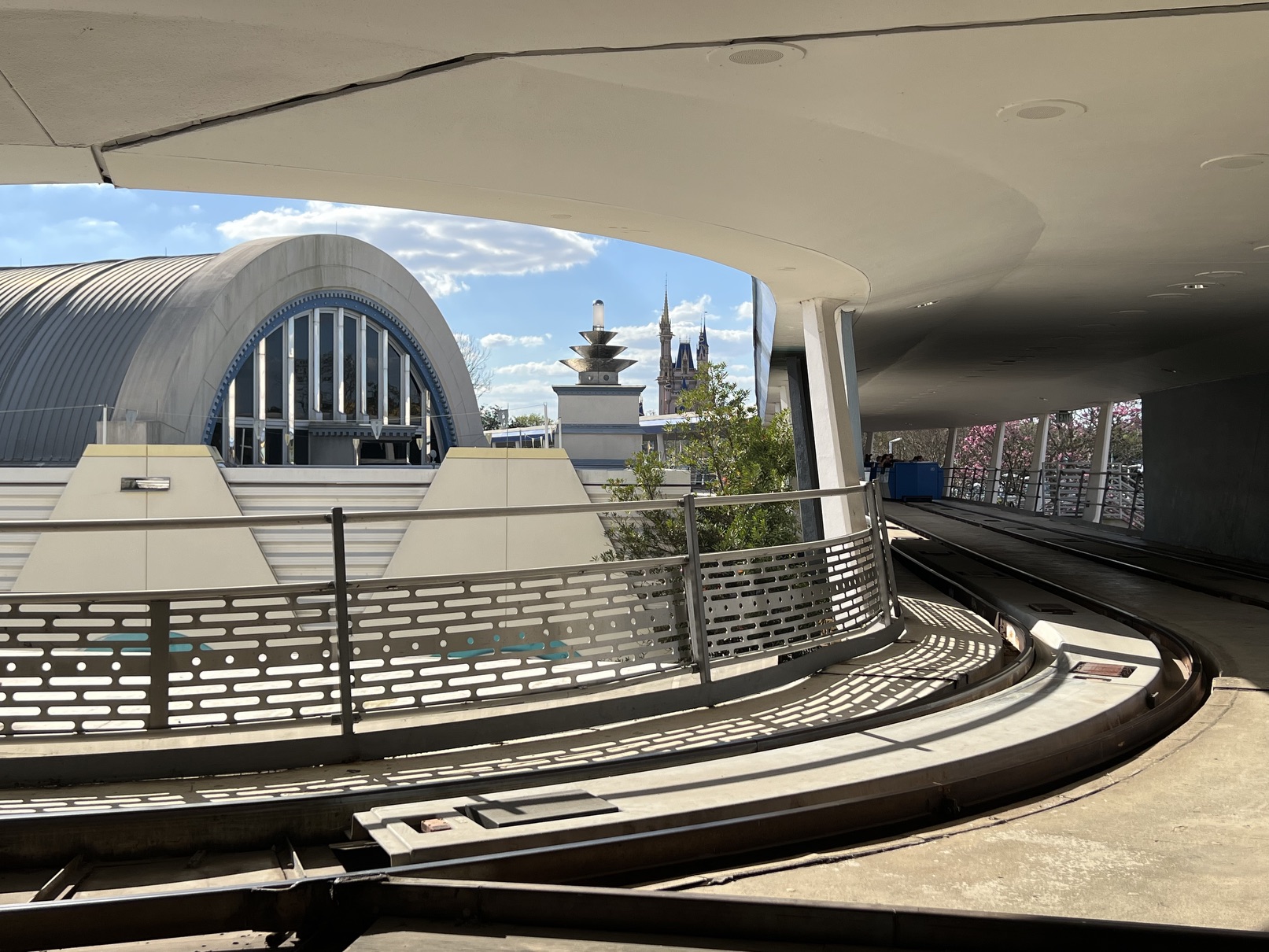 Magic Kingdom’s PeopleMover: The Ultimate Comfort Attraction | The DIS