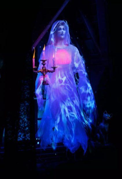 New Bride Unveiled at Disneyland’s Haunted Mansion