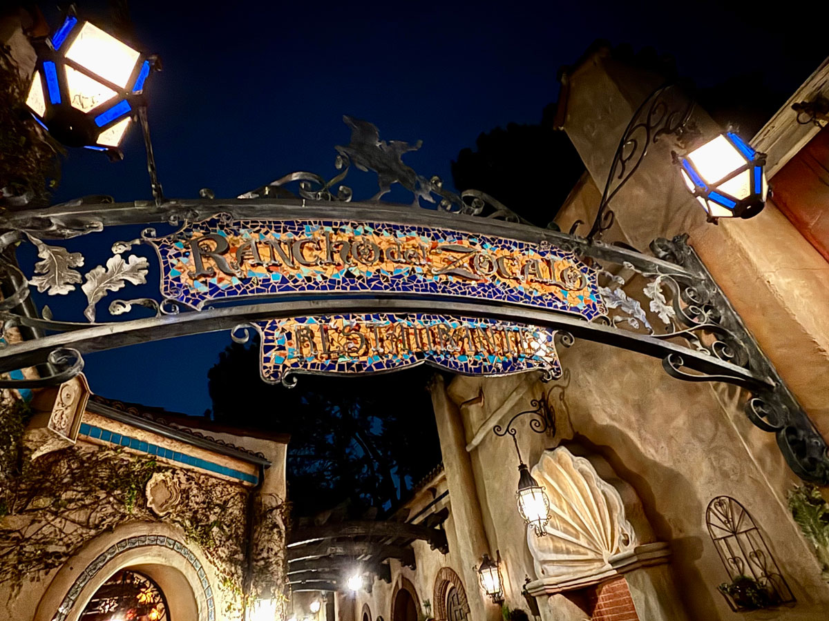 Don’t Miss the Fantasmic! Dining Package at Disneyland