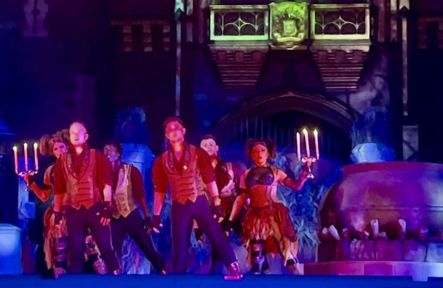 10 Years Later, Is the Hocus Pocus Villain Spelltacular Still a Must ...