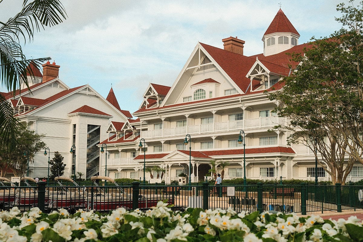 What’s Included in the NEW 2027 Disney Deluxe Table-Service Dining Plan ...